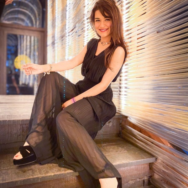 15 most stunning, beautiful & hot photos of Avneet Kaur